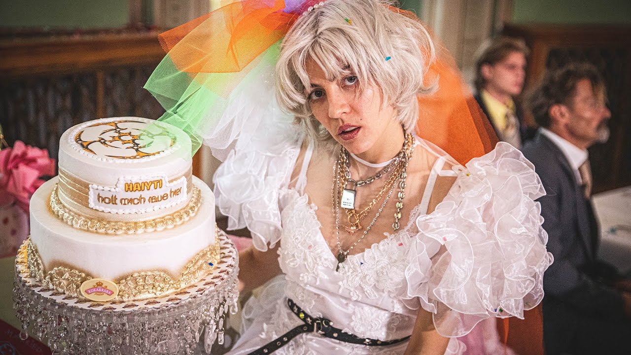 Video: Haiyti | Holt mich raus hier | Videos# - Doble-H.com | Hip Hop ...